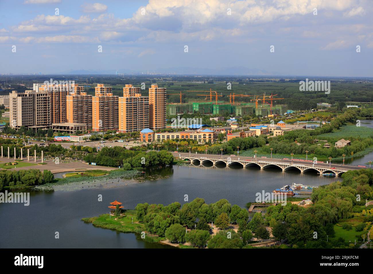 Waterfront city scenery Stock Photo - Alamy