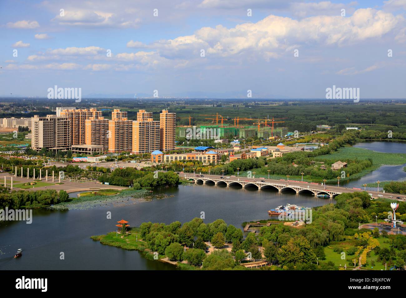Beautiful waterfront bustling city center hi-res stock photography and ...