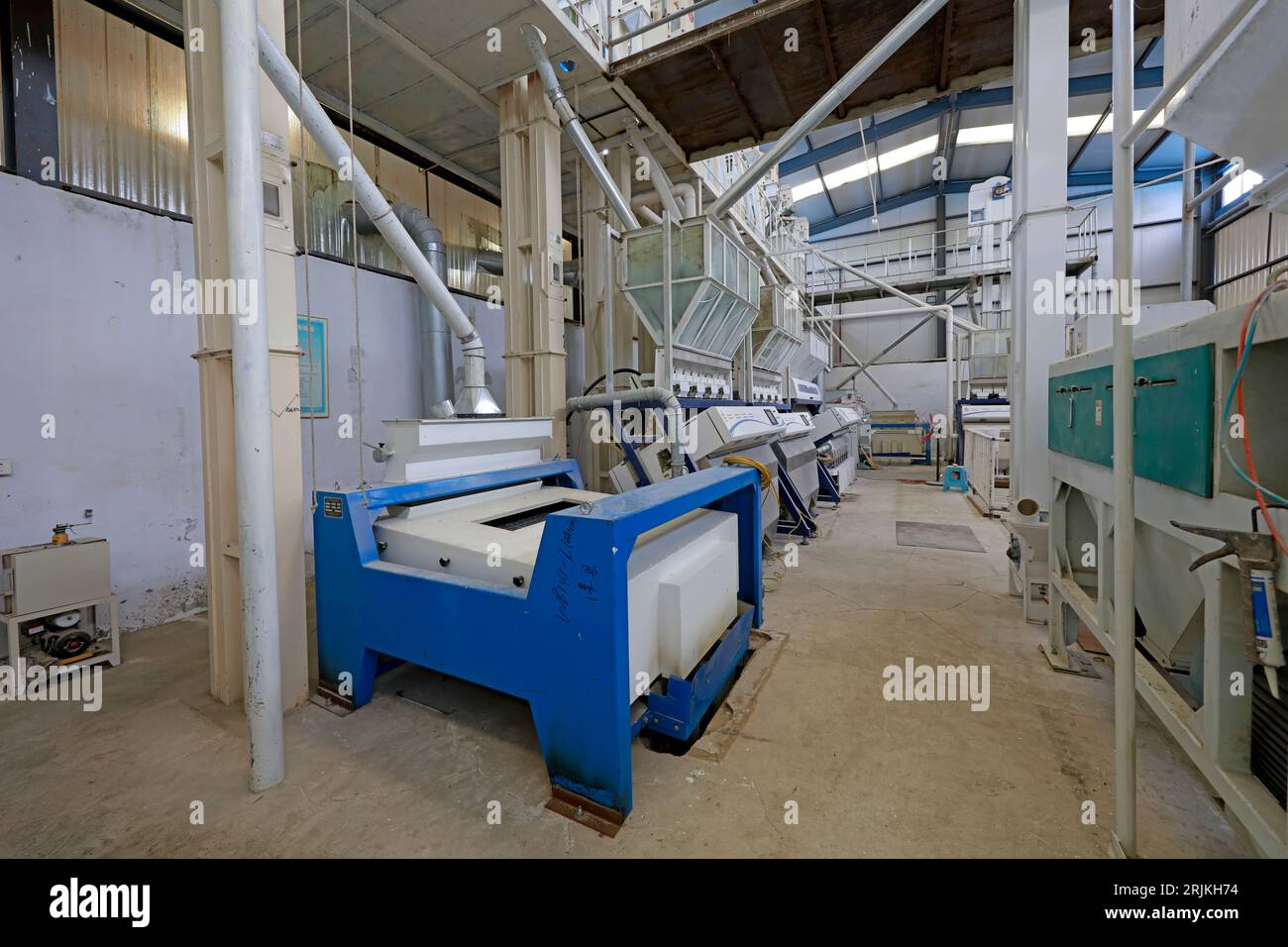 Farm equipment rice mill hi-res stock photography and images - Alamy