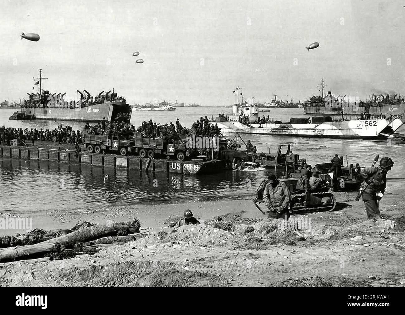 Naval landing hi-res stock photography and images - Alamy