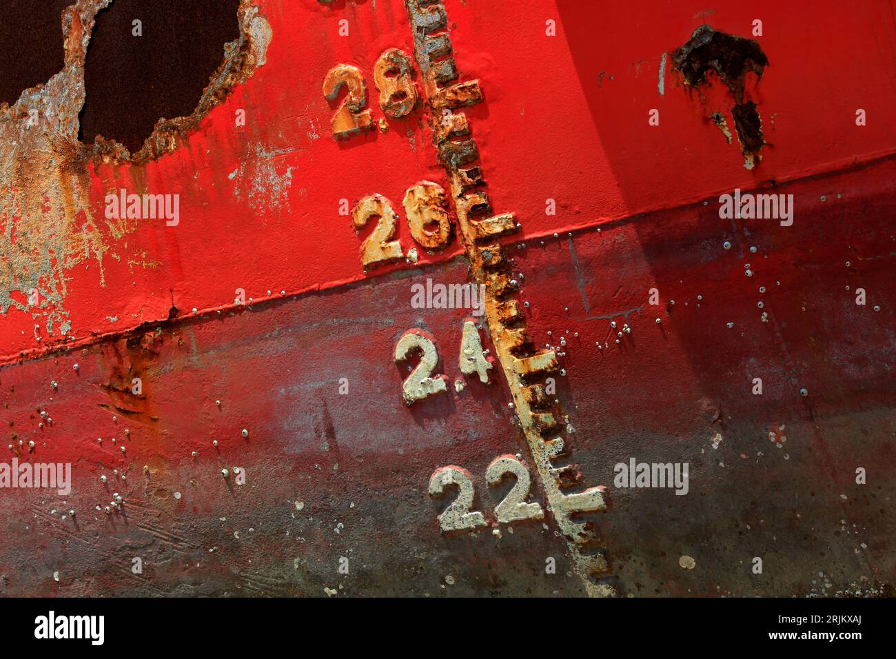 Ship load line markings hi-res stock photography and images - Alamy
