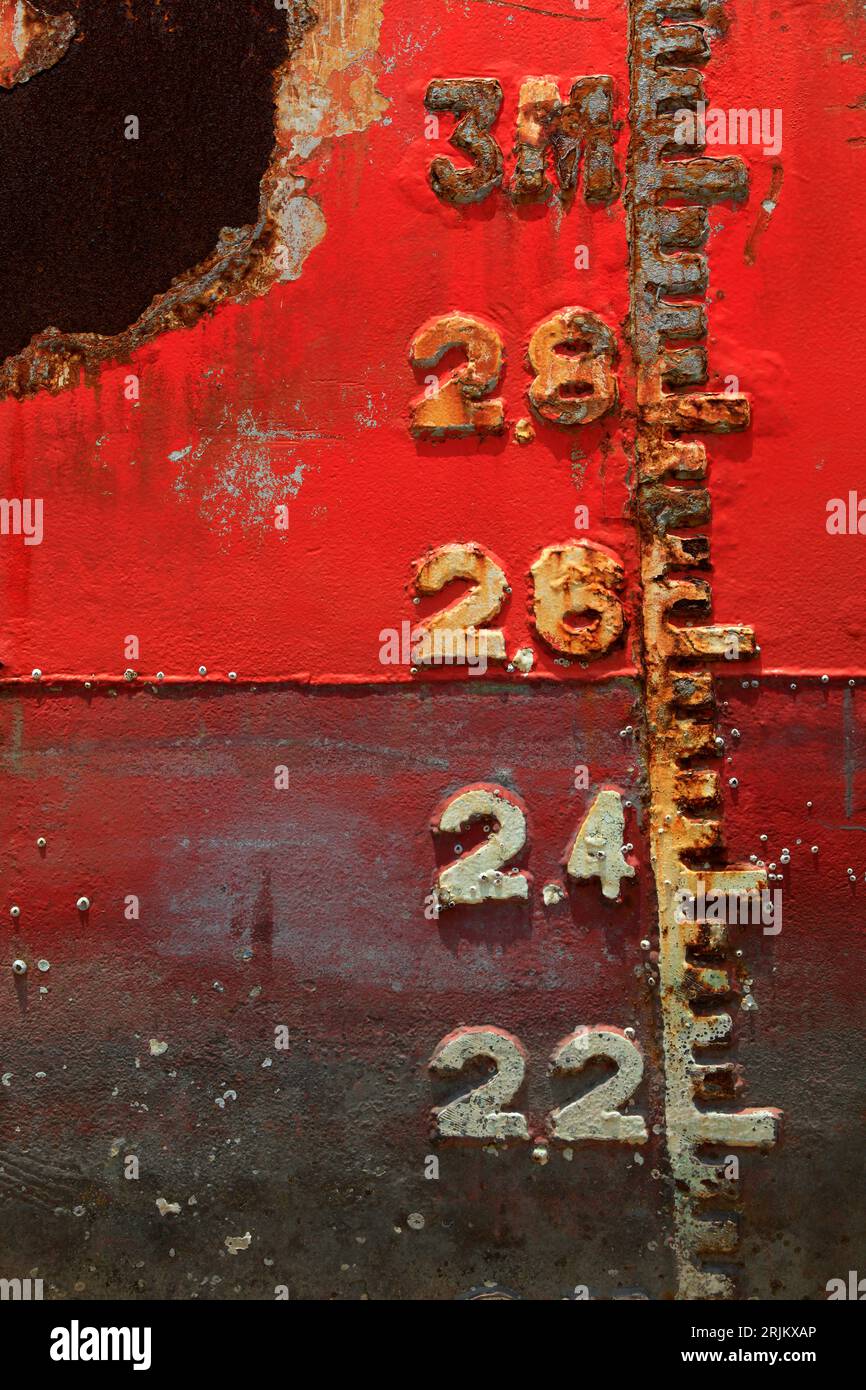 Plimsoll line on ship Stock Photo - Alamy