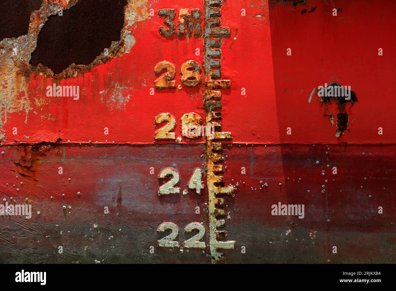 Ship load line markings hi-res stock photography and images - Alamy