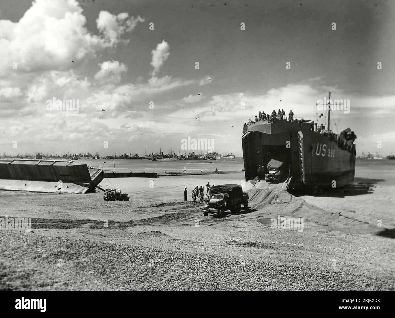 Second world war french ship hi-res stock photography and images - Alamy