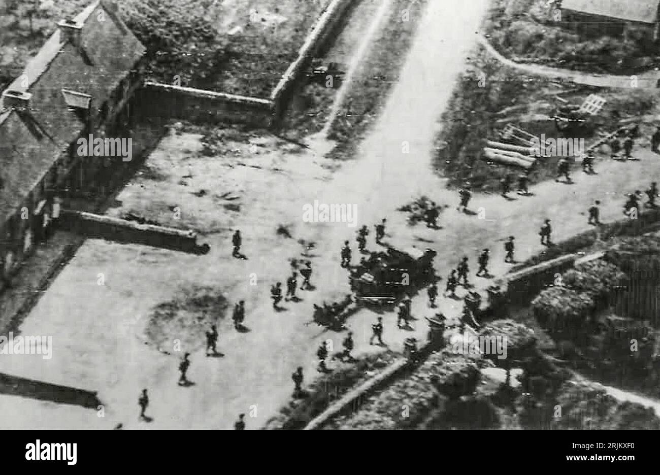 1944 soldiers normandy town hi-res stock photography and images - Alamy