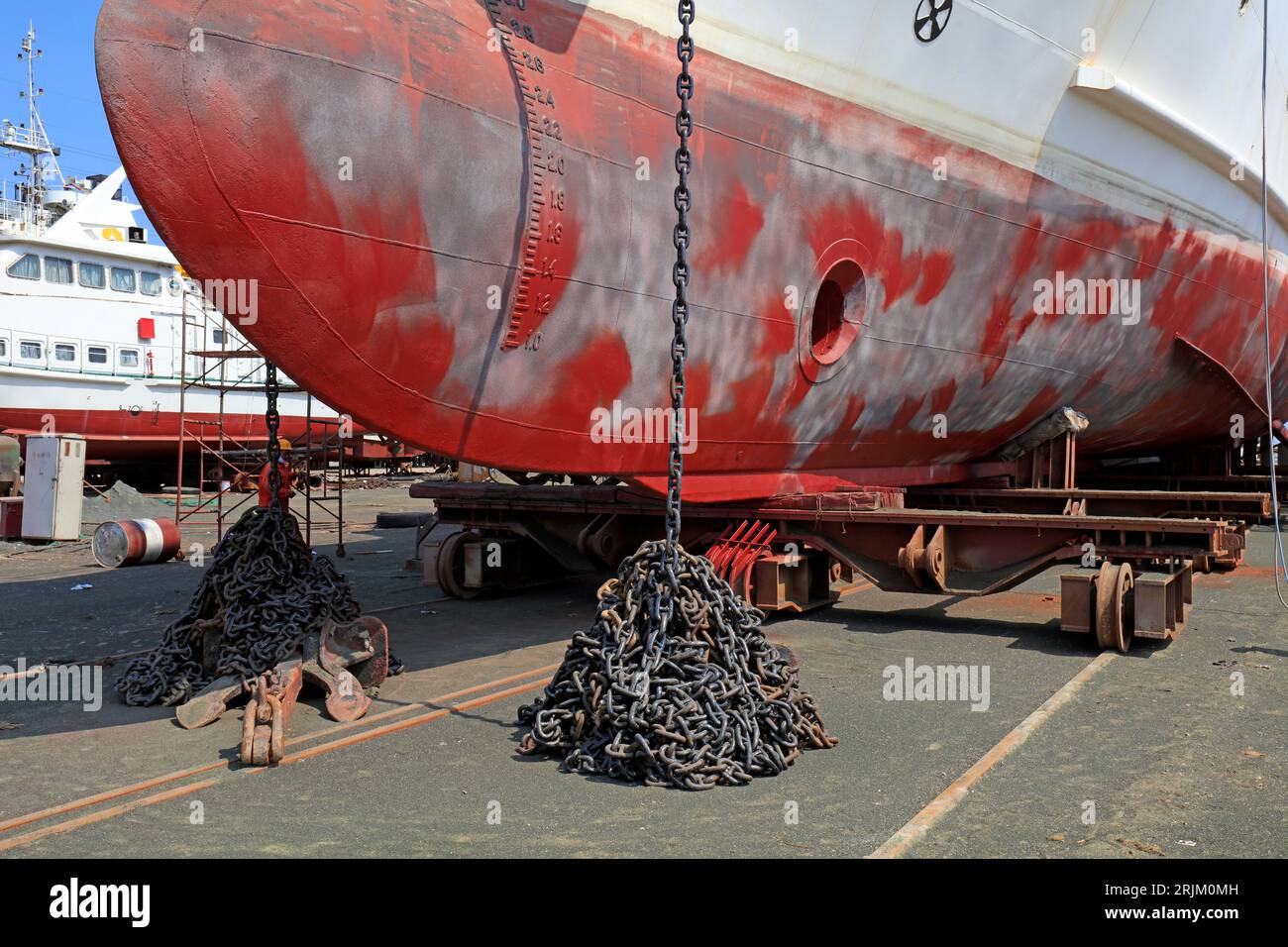 Ship in repair Stock Photo - Alamy