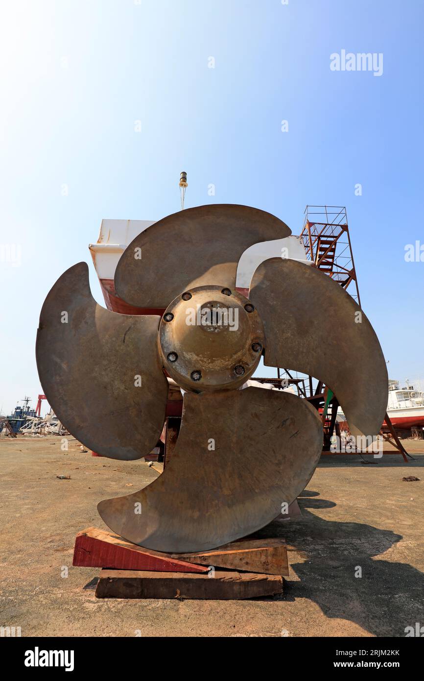 Propellers drydock hi-res stock photography and images - Alamy