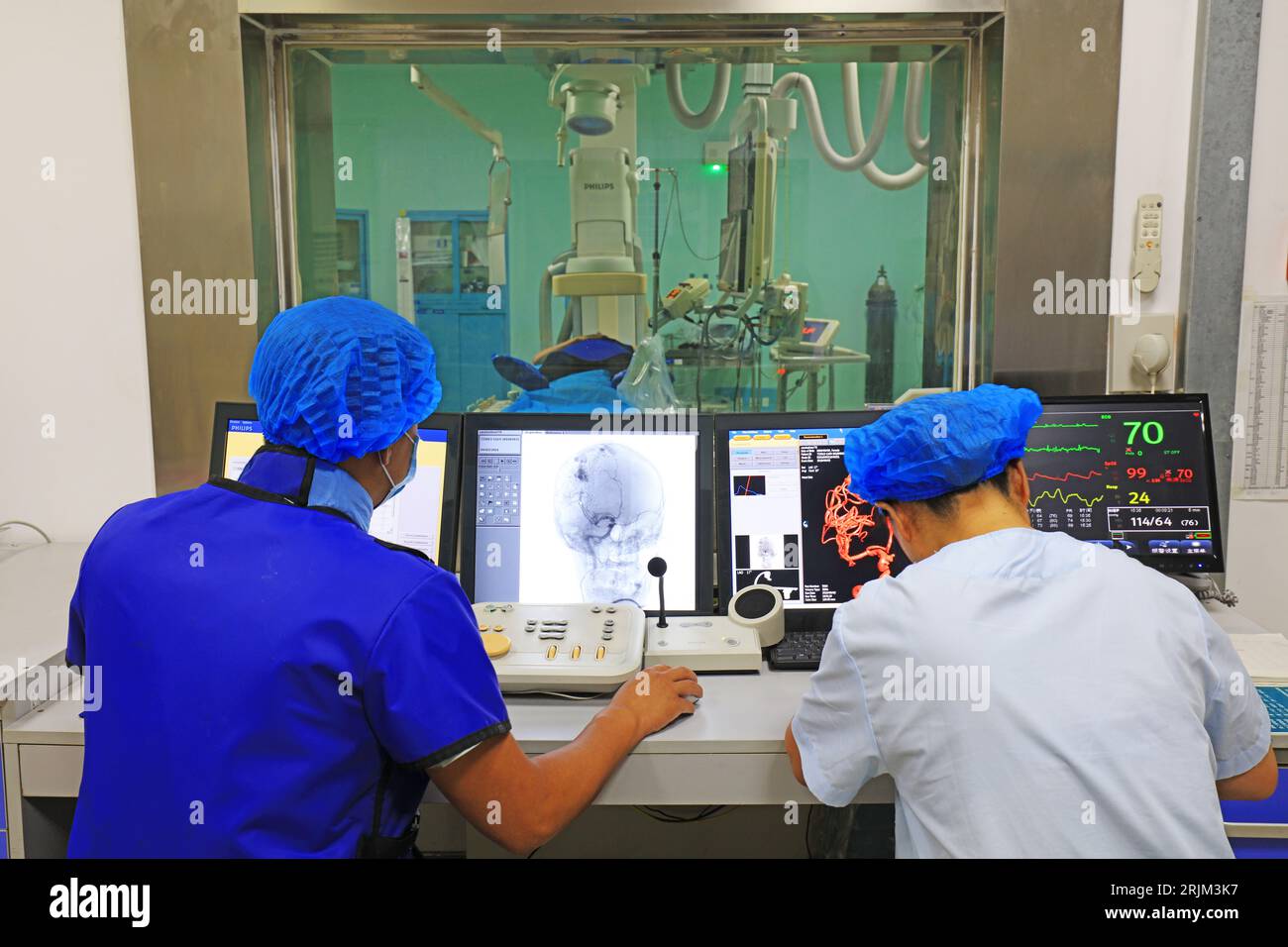 Pharmacist dispensing liquid hi-res stock photography and images - Alamy
