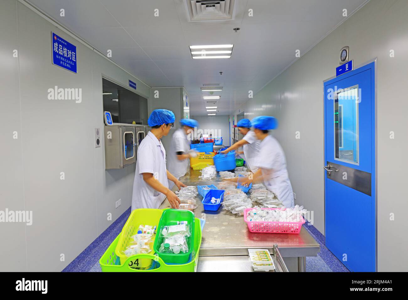 Medicine dispensing hospital hi-res stock photography and images - Alamy