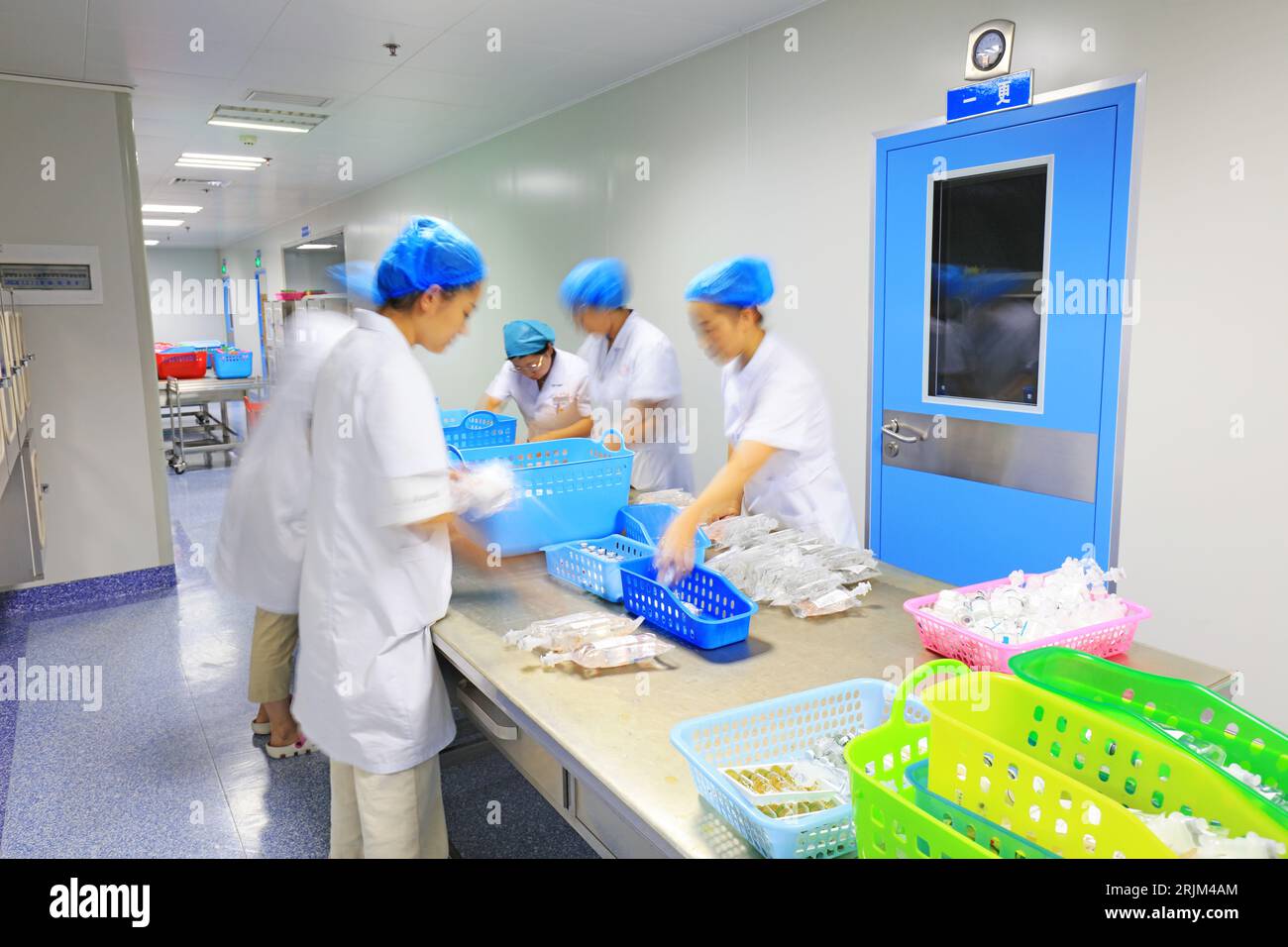 Medicine dispensing hospital hi-res stock photography and images - Alamy