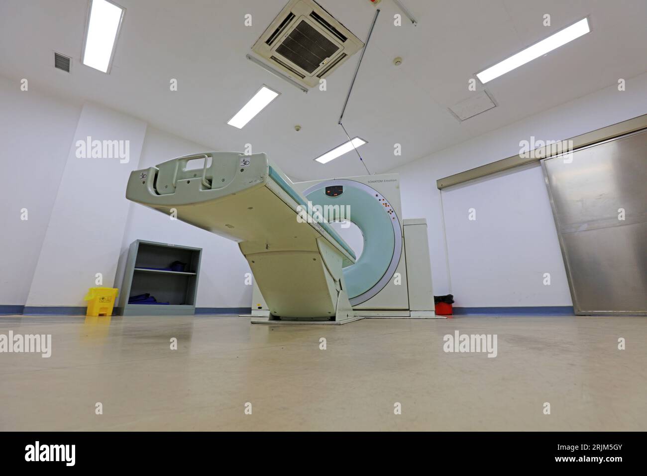 Computed tomography scanner hi-res stock photography and images - Alamy
