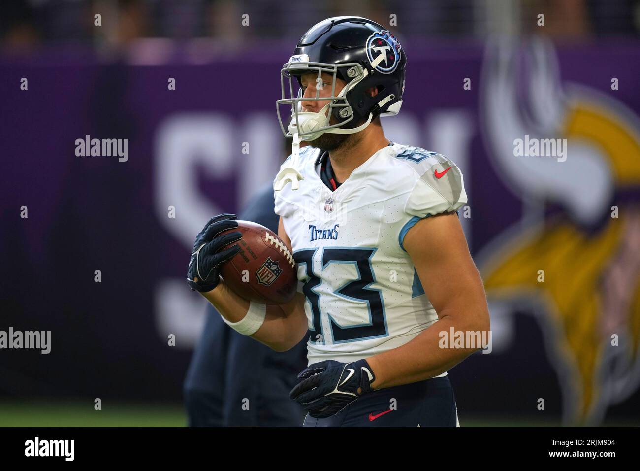 Tennessee Titans tight end Justin Rigg warms up before an NFL football ...