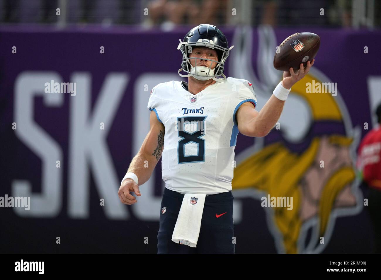 Tennessee Titans quarterback Will Levis warms up before an NFL football ...
