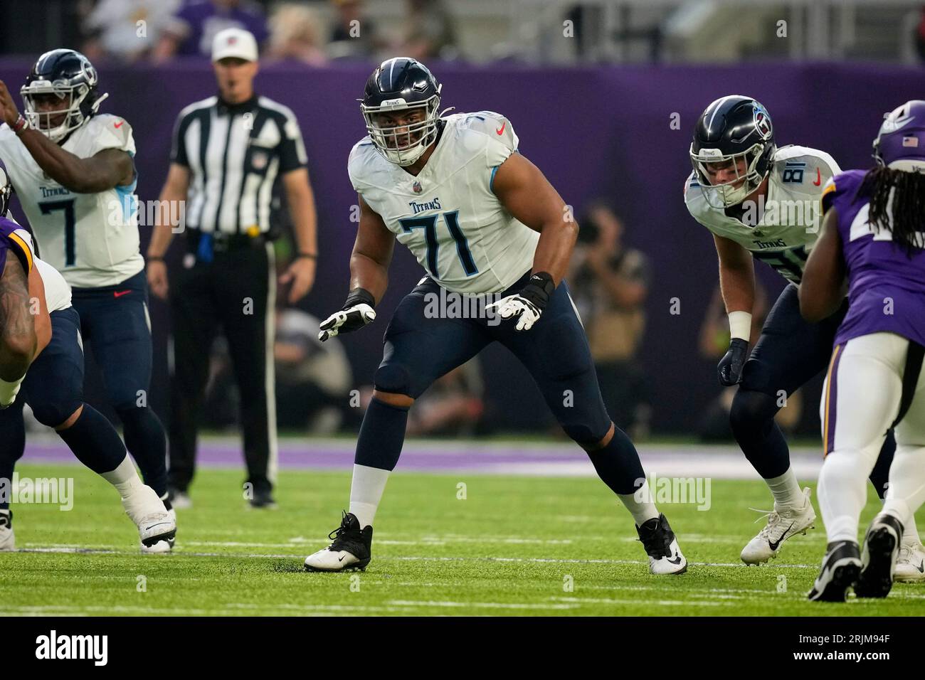 Tennessee Titans offensive tackle Andre Dillard (71) looks to block ...