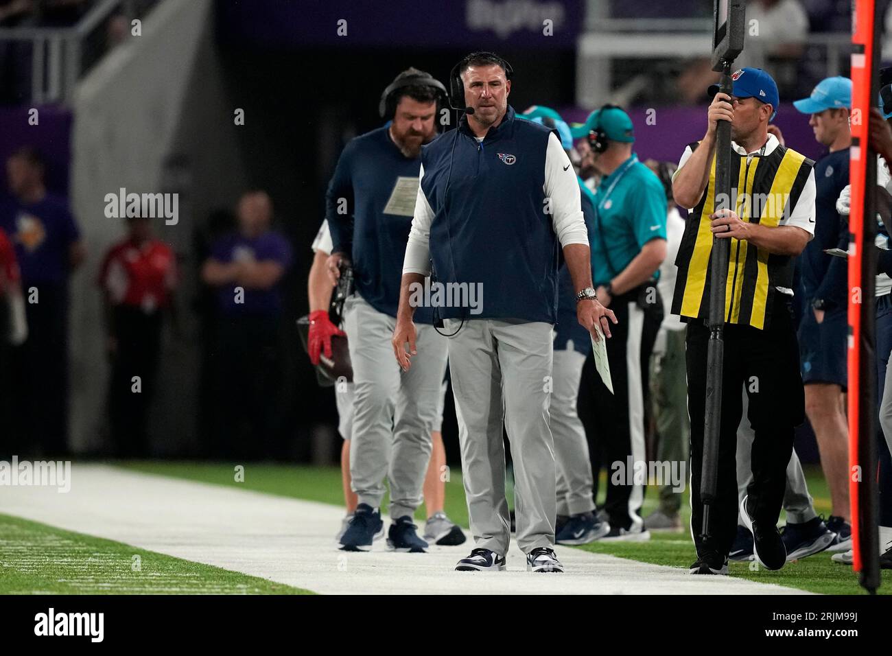 Tennessee Titans head coach Mike Vrabel stands on the sideline during ...