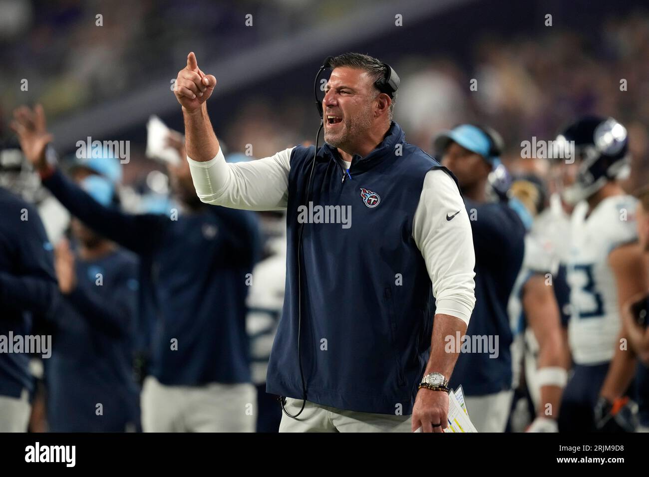 Tennessee Titans head coach Mike Vrabel directs his team during the ...