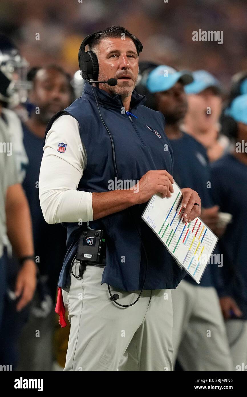 Tennessee Titans head coach Mike Vrabel watches from the sideline ...