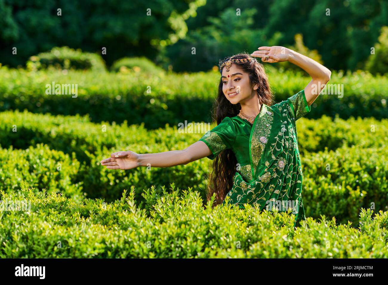 Indian model bindi hi-res stock photography and images - Alamy