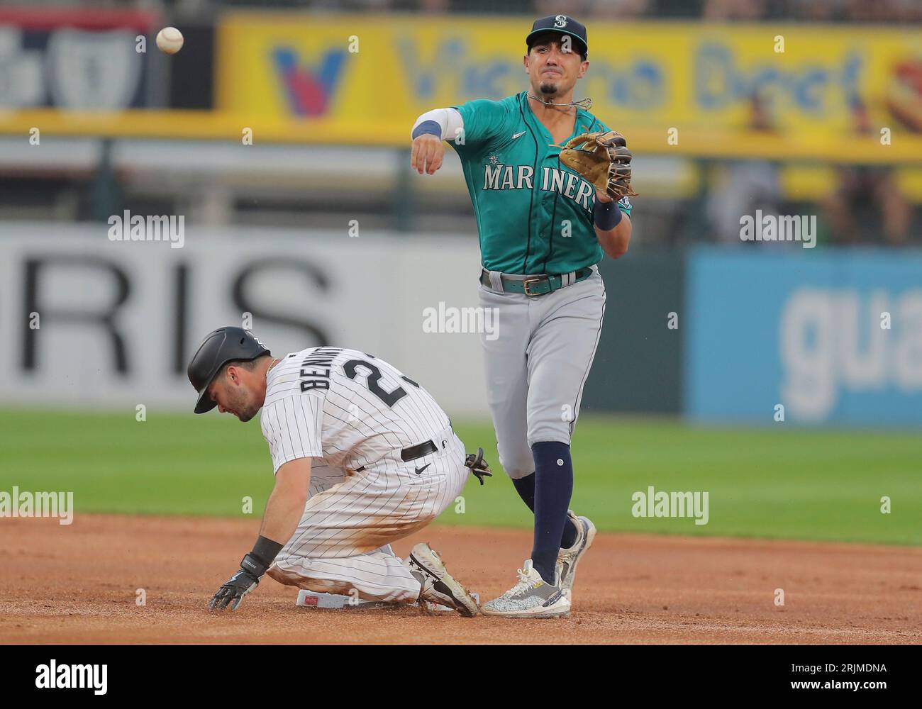 CHICAGO, IL - AUGUST 22: Seattle Mariners third baseman Josh Rojas (4 ...