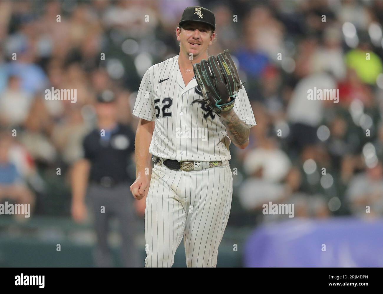 CHICAGO, IL - AUGUST 22: Seattle Mariners starting pitcher Prelander ...