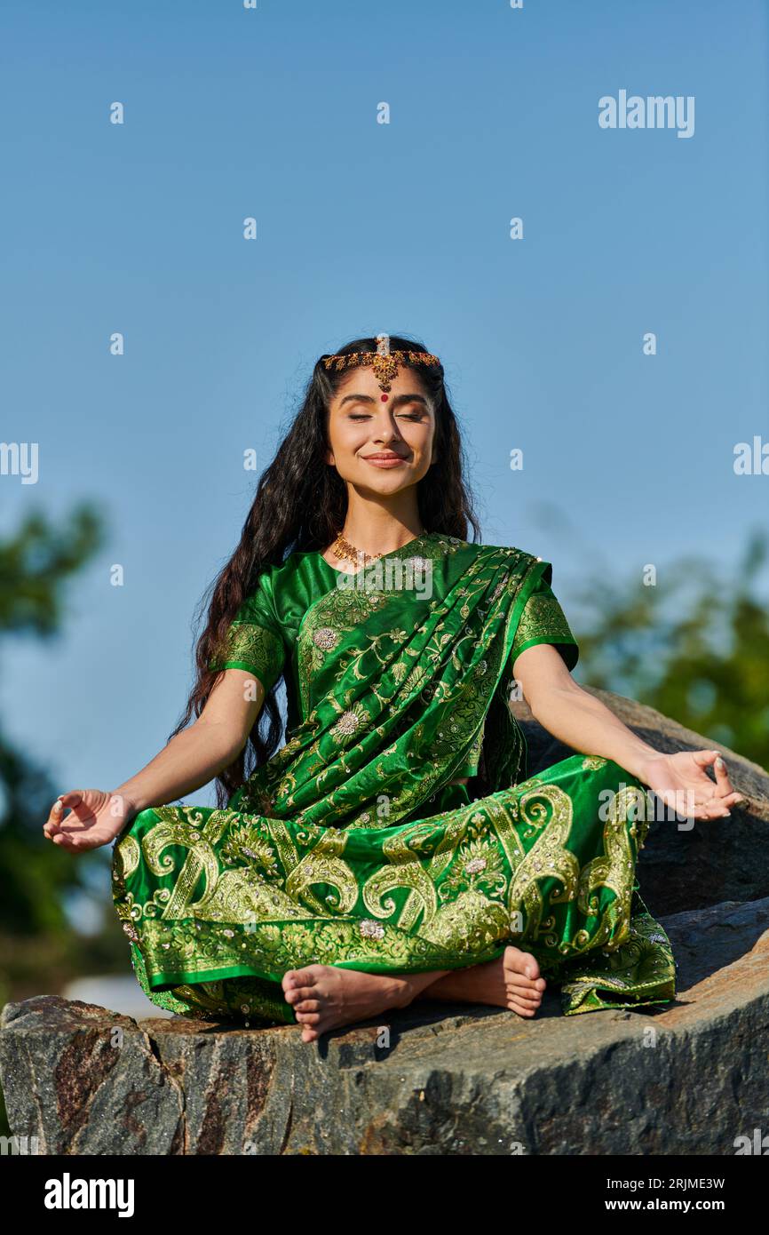 Barefoot indian woman hi-res stock photography and images - Alamy