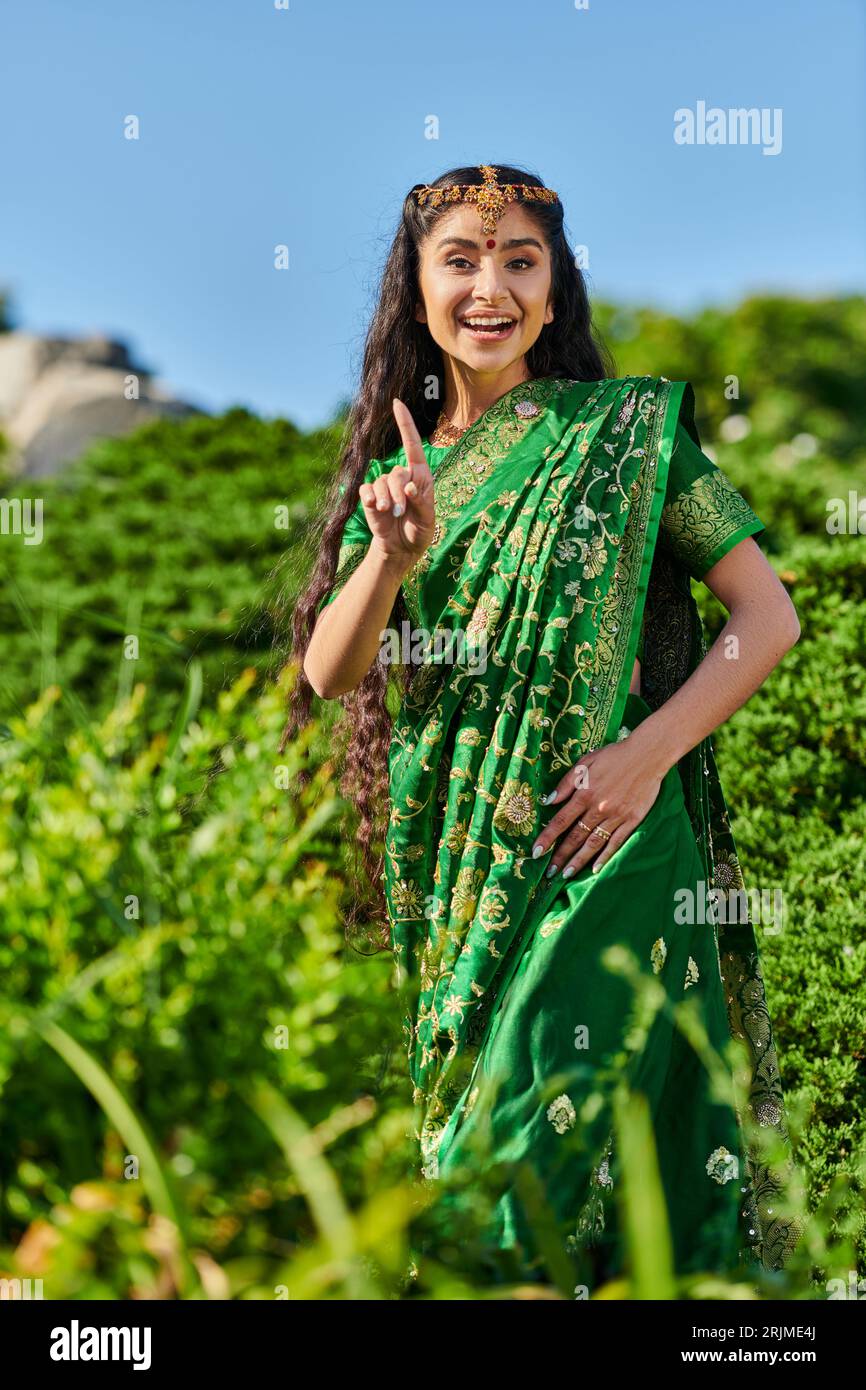 Indian woman pointing hi-res stock photography and images - Alamy