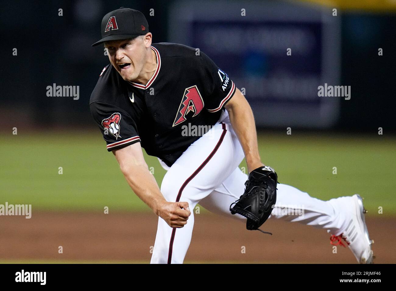 Arizona Diamondbacks relief pitcher Paul Sewald throws against the ...