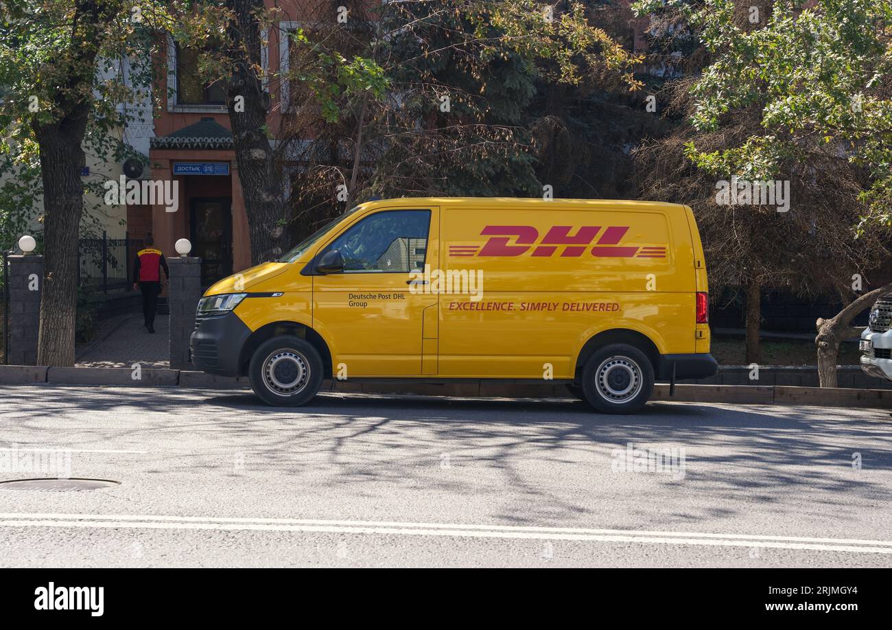 Dhl van hi-res stock photography and images - Alamy
