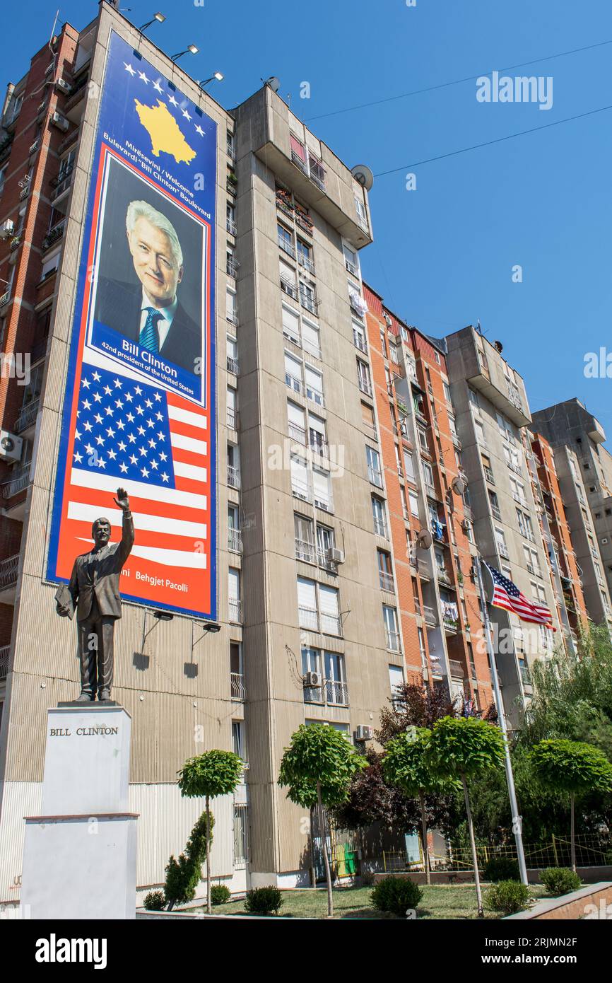 Bill clinton in 1999 hi-res stock photography and images - Alamy