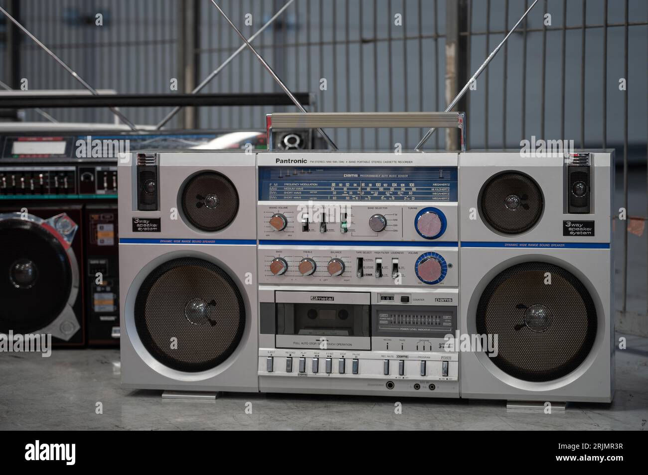 Vintage retro radio multi hi-res stock photography and images - Alamy