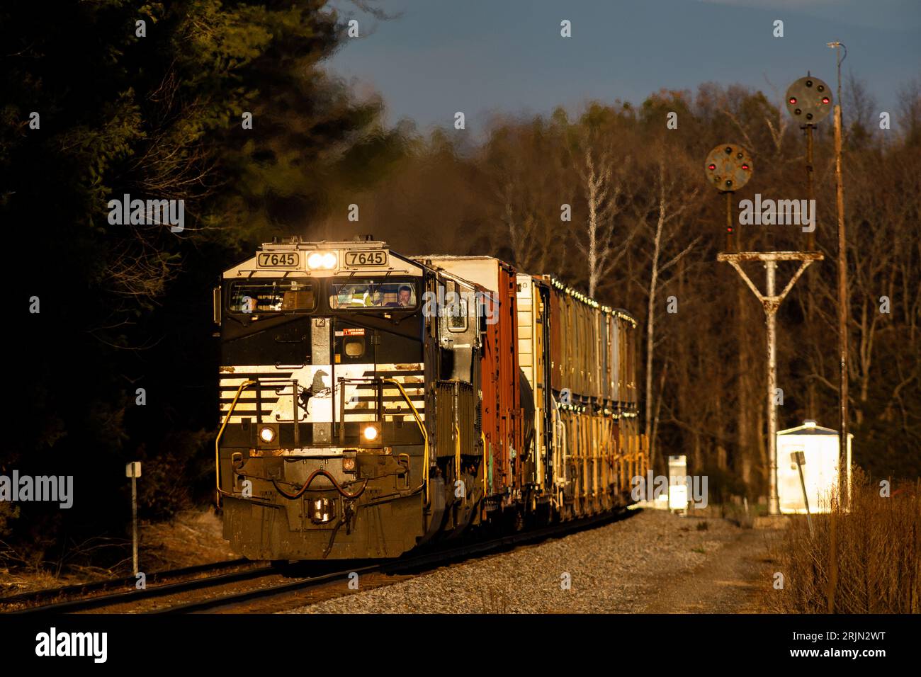 Norfolk southern train hi-res stock photography and images - Alamy