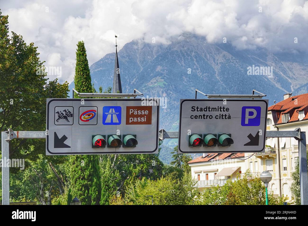 Road traffic signs in italy hi-res stock photography and images - Alamy