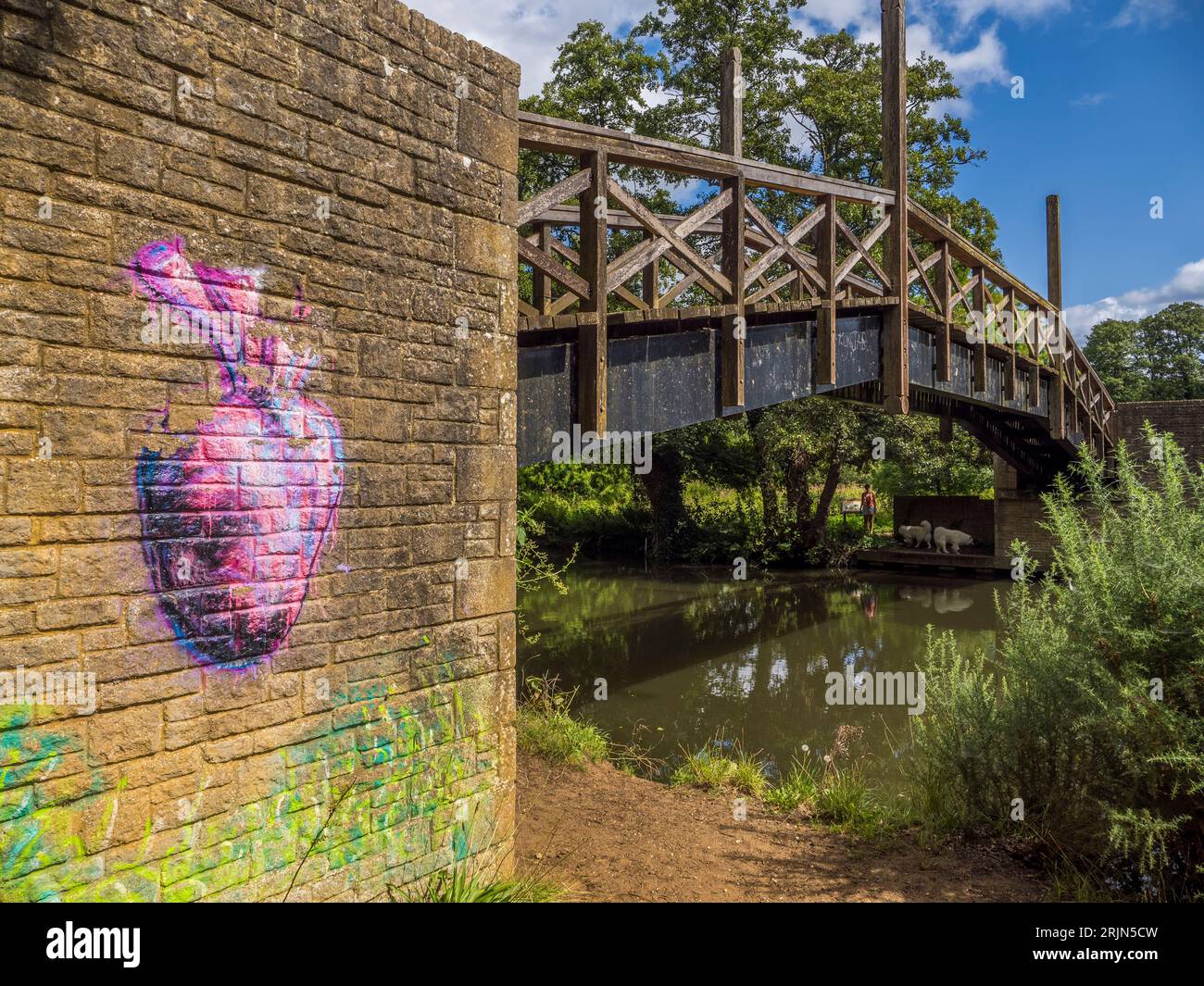 Footbridge river wey hi-res stock photography and images - Alamy