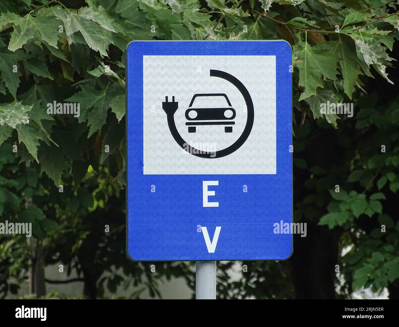 Indicator for electric cars. Recharging station for electric cars Stock ...