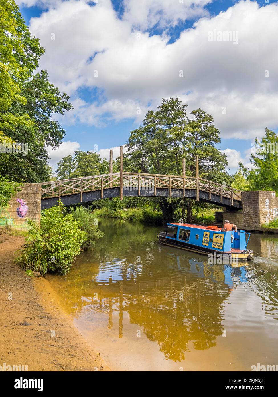 Footbridge river wey hi-res stock photography and images - Alamy