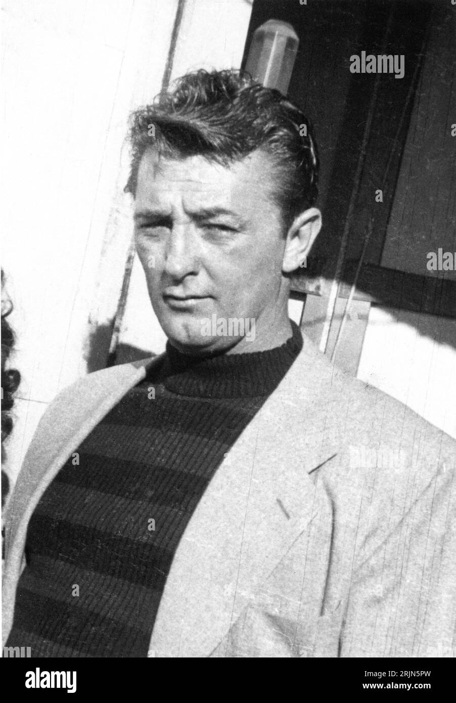 ROBERT MITCHUM candid snapshot portrait circa 1955 Stock Photo - Alamy