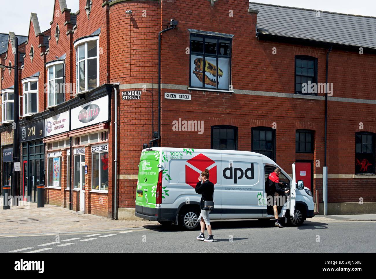 Dpd delivery van hi-res stock photography and images - Alamy