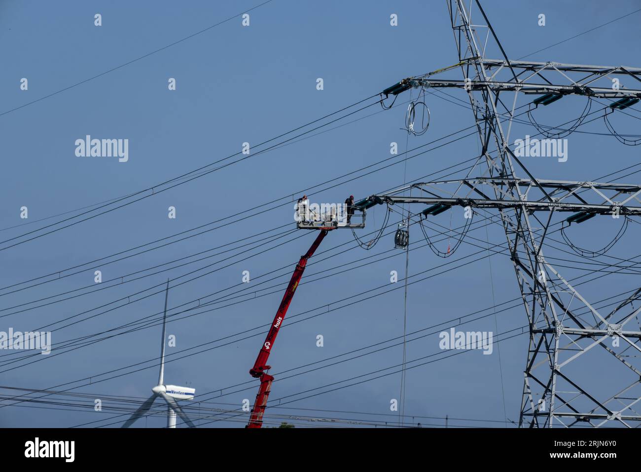 Lower voltage electricity tower hi-res stock photography and images - Alamy