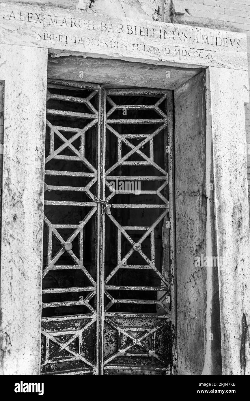 18 statues Black and White Stock Photos & Images - Alamy