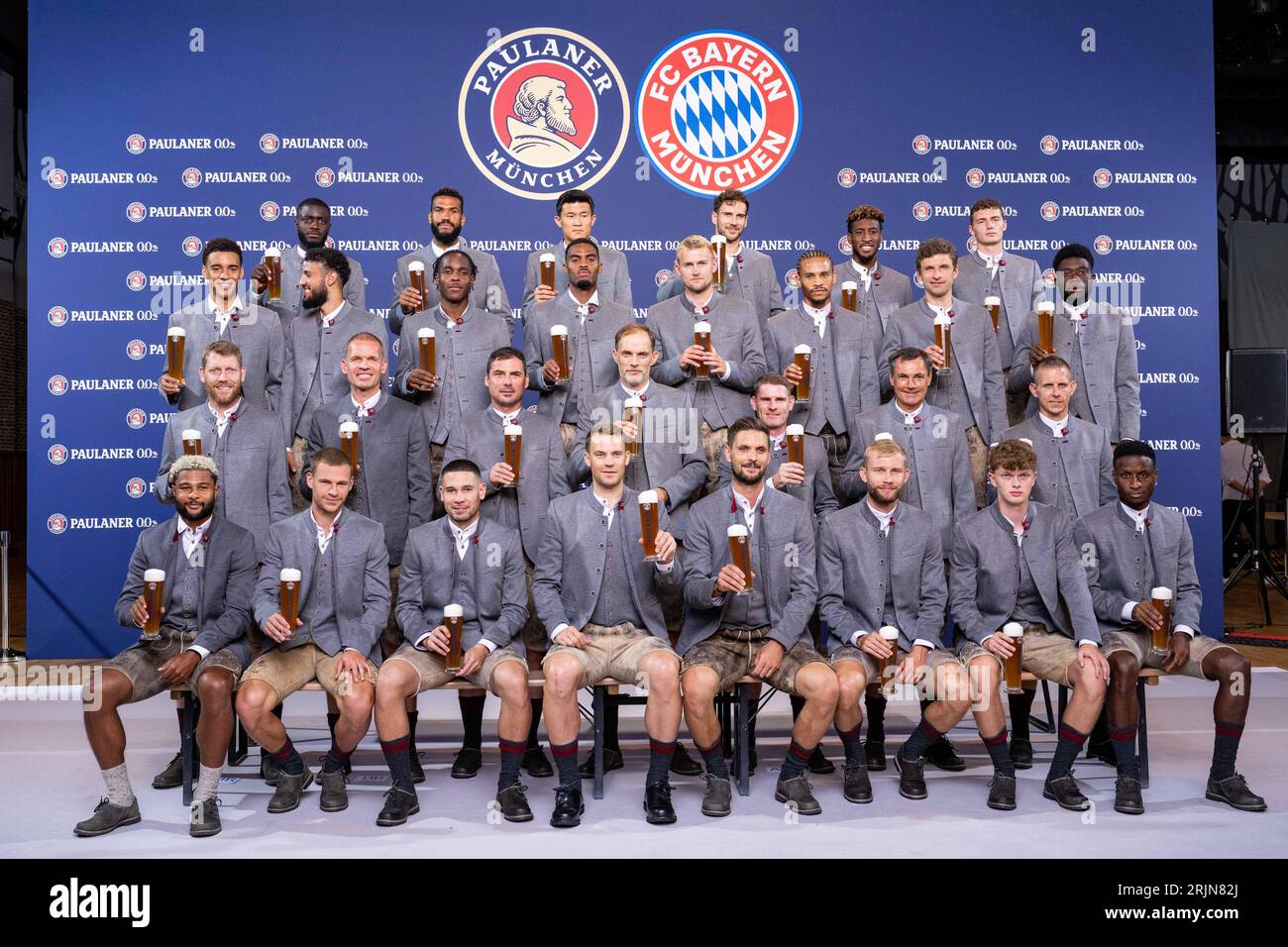 22 August 2023, Bavaria, Munich: (1st row f.l.) Serge Gnabry, Joshua ...