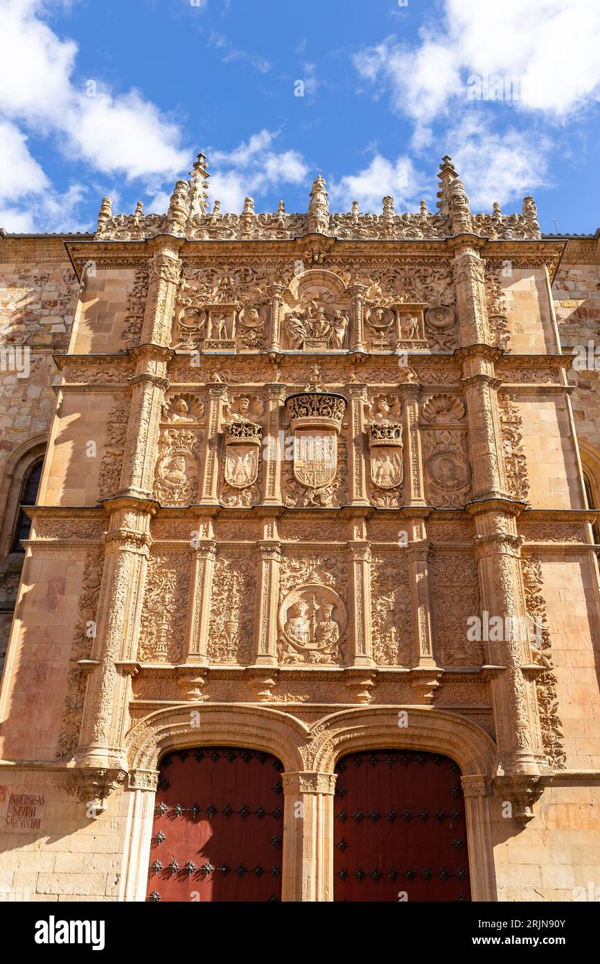 University of Salamanca, front stone Plateresque facade of Escuelas ...