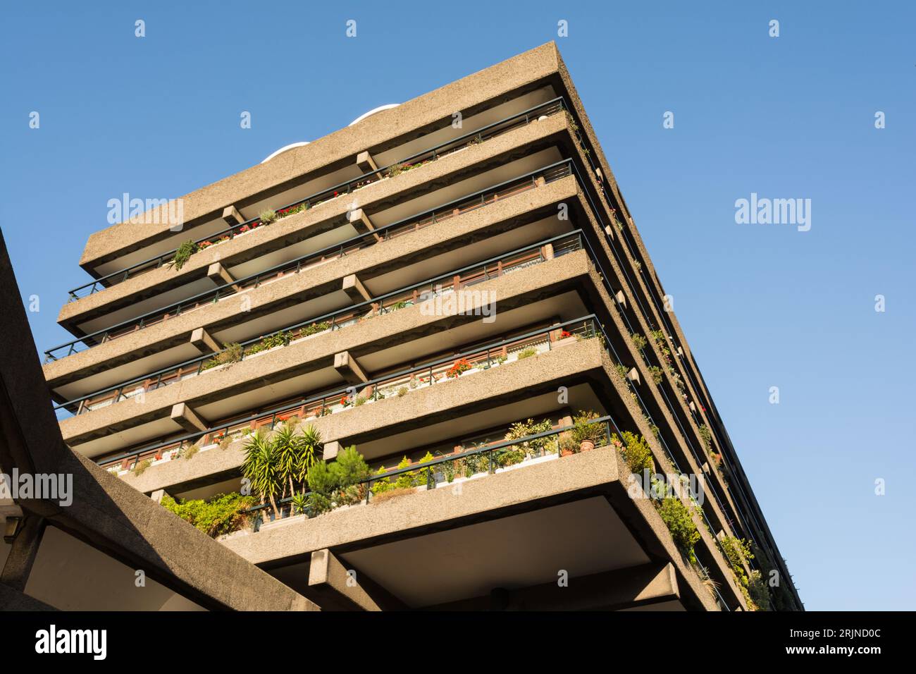 Colourful window boxes on the Barbican Estate, Silk Street, City of ...