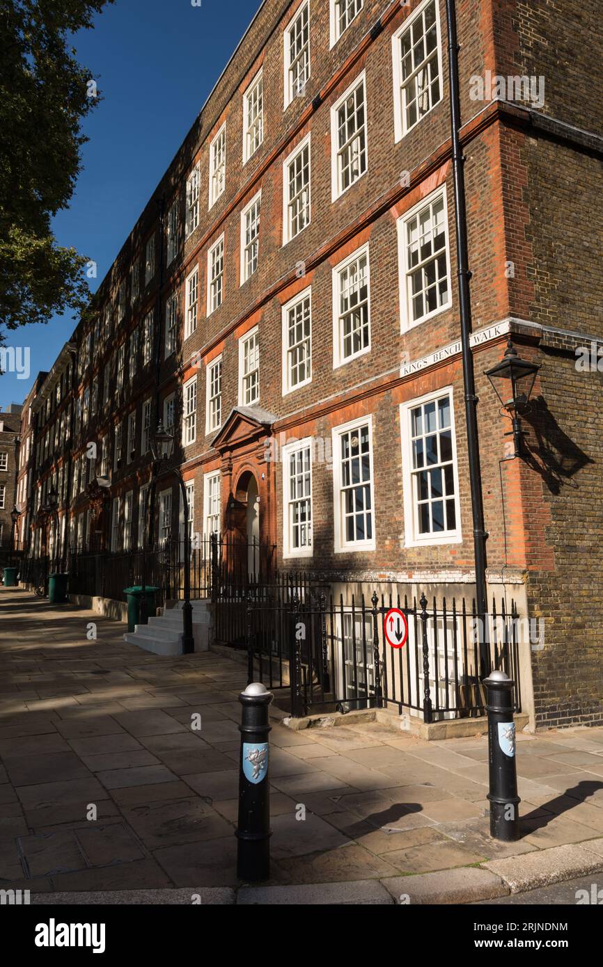 An old gas light outside barristers' chambers on Kings Bench Walk ...