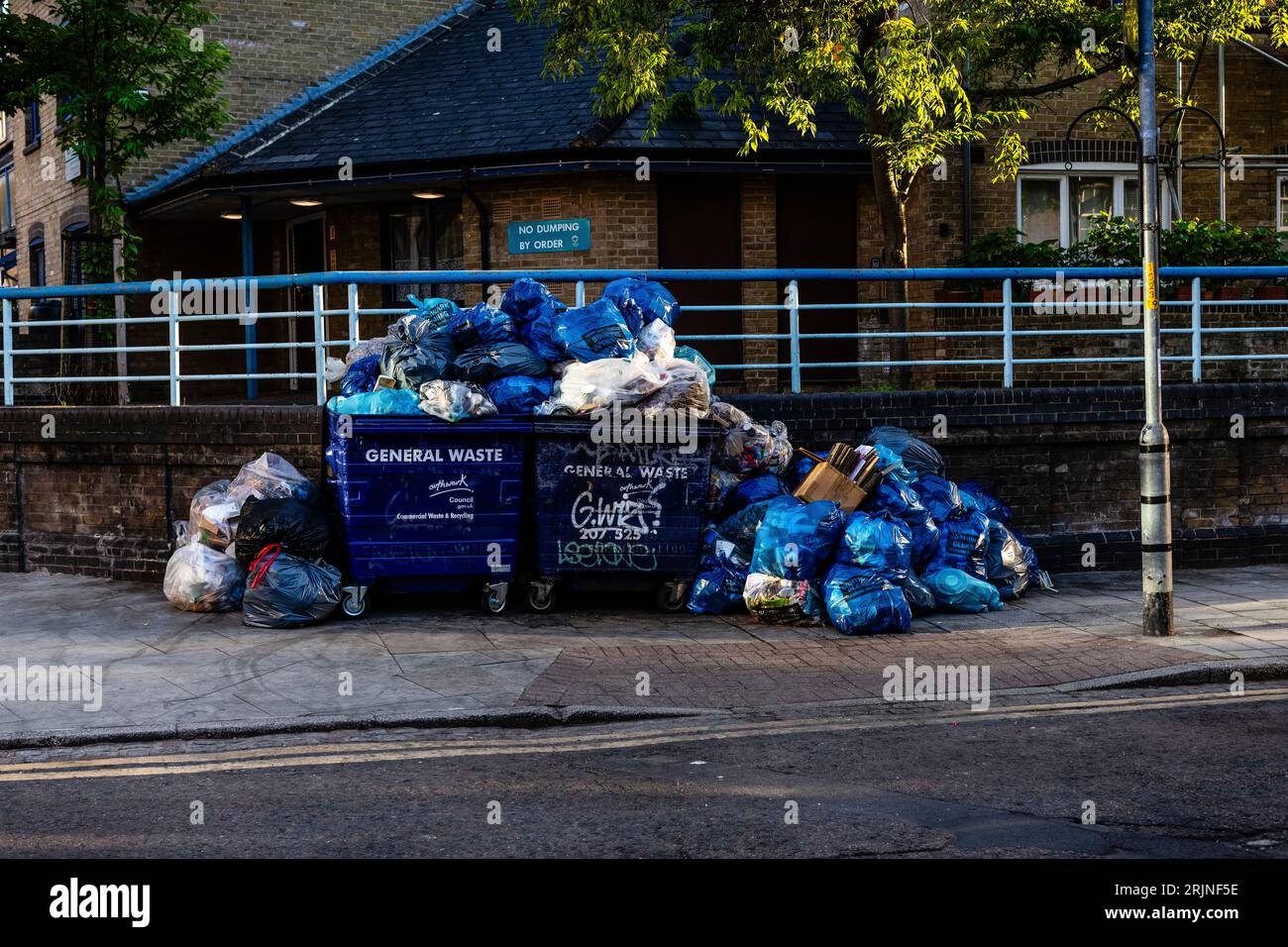 London refuge hi-res stock photography and images - Alamy