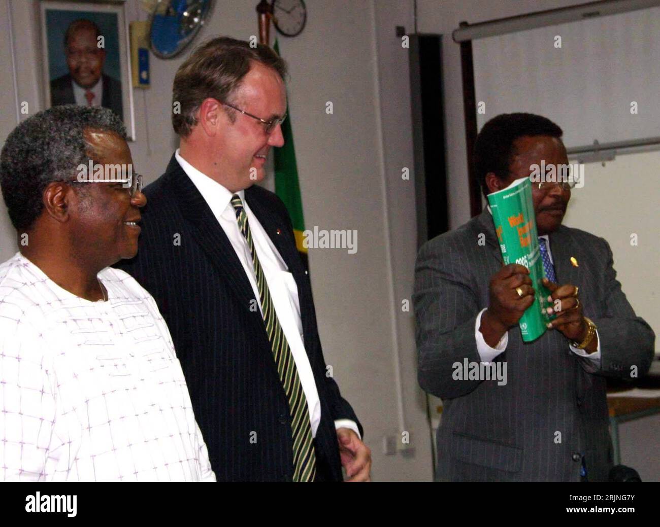 Hilfe zeigen hi-res stock photography and images - Alamy