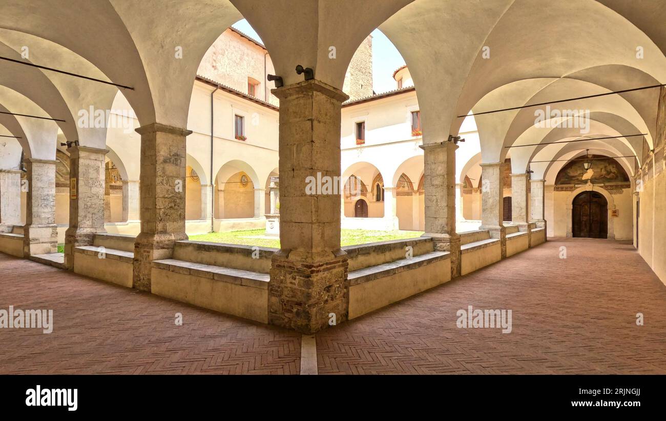 Monastery cloister walk arches hi-res stock photography and images - Alamy