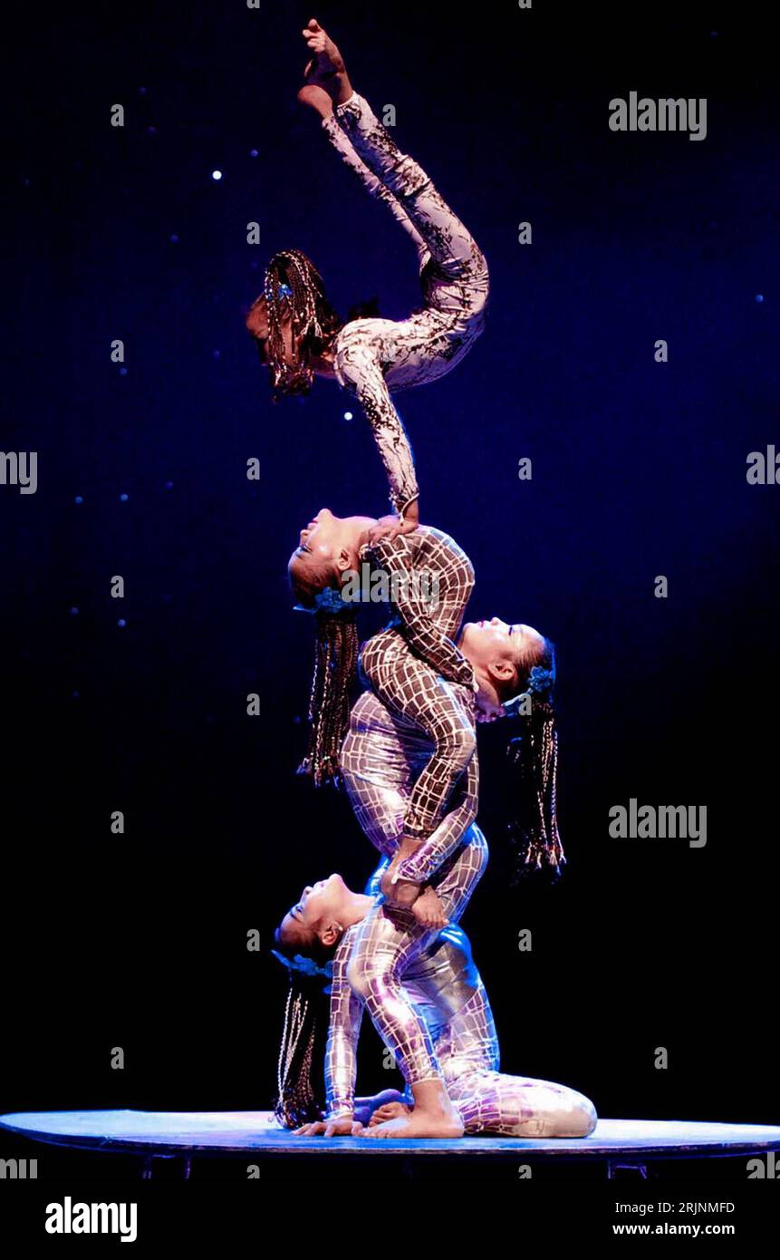 Kinder pyramide hi-res stock photography and images - Alamy