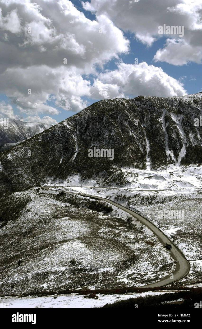 Kurvige strassen hi-res stock photography and images - Alamy
