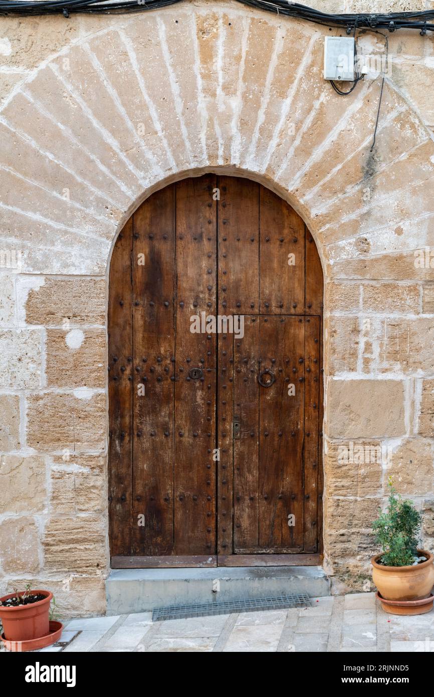 Carved stone door frame hi-res stock photography and images - Alamy
