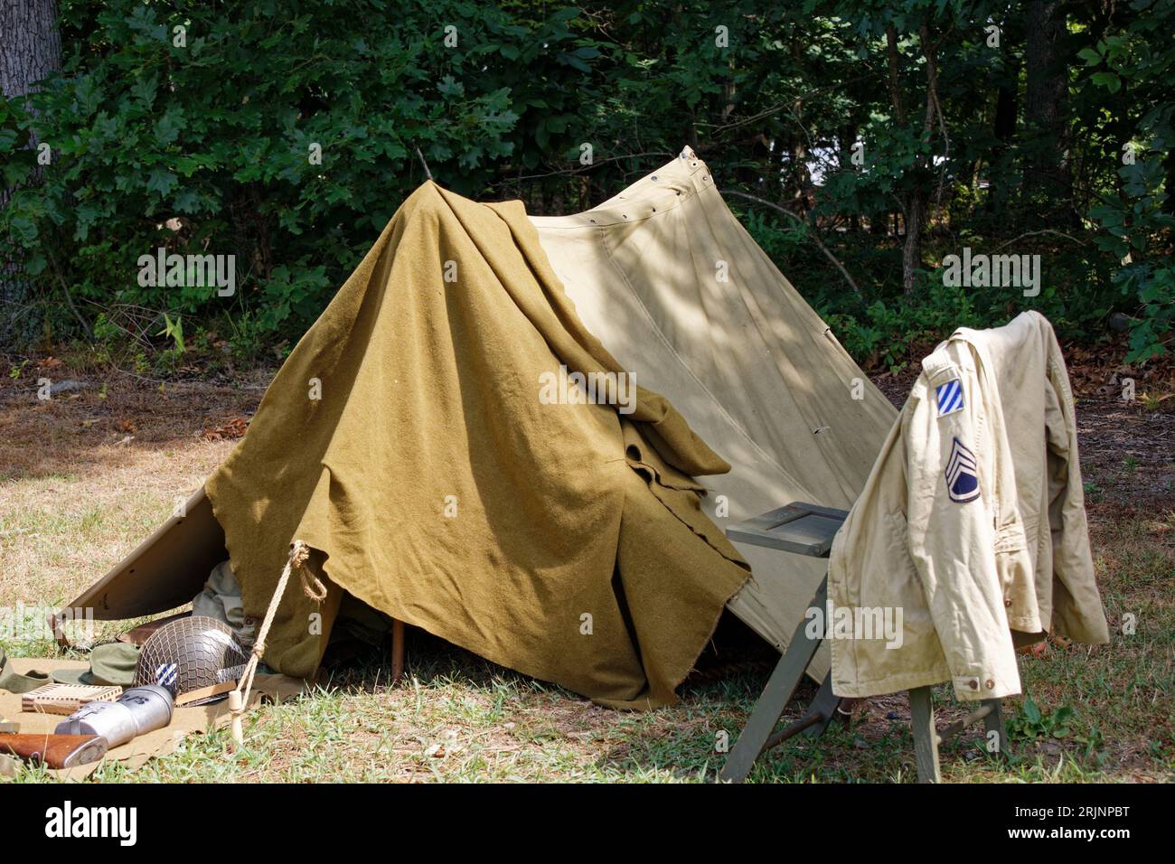 Camouflage scene featuring hi-res stock photography and images - Alamy